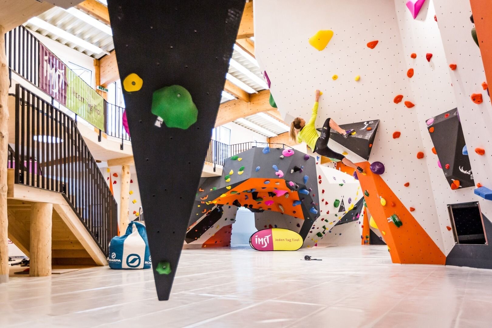 Steinblock Boulderhalle Imst - Climbers Paradise Tirol
