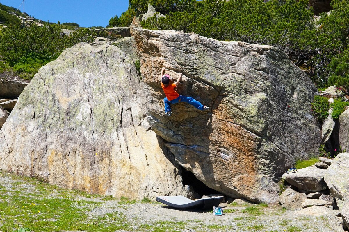 Bouldering with the family - Climbers Paradise Tirol